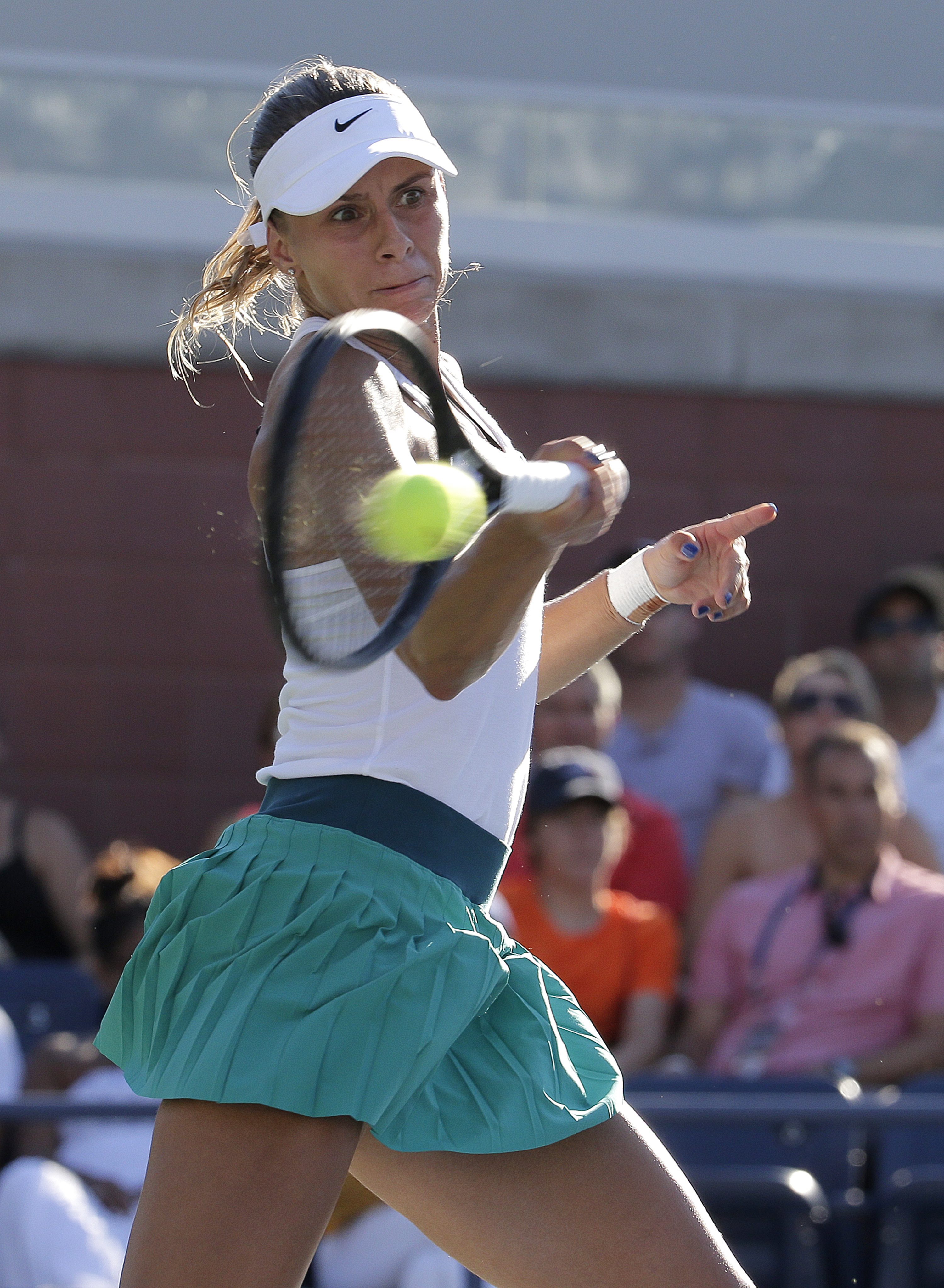 WTA Tokio: Erika Sema nie utrzymała serwisu w pojedynku z Magdą Linette ...