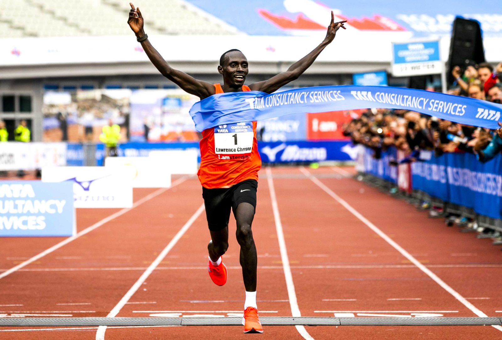 Lawrence Cherono pobił rekord maratonu w Amsterdamie. Kenenisa Bekele ...
