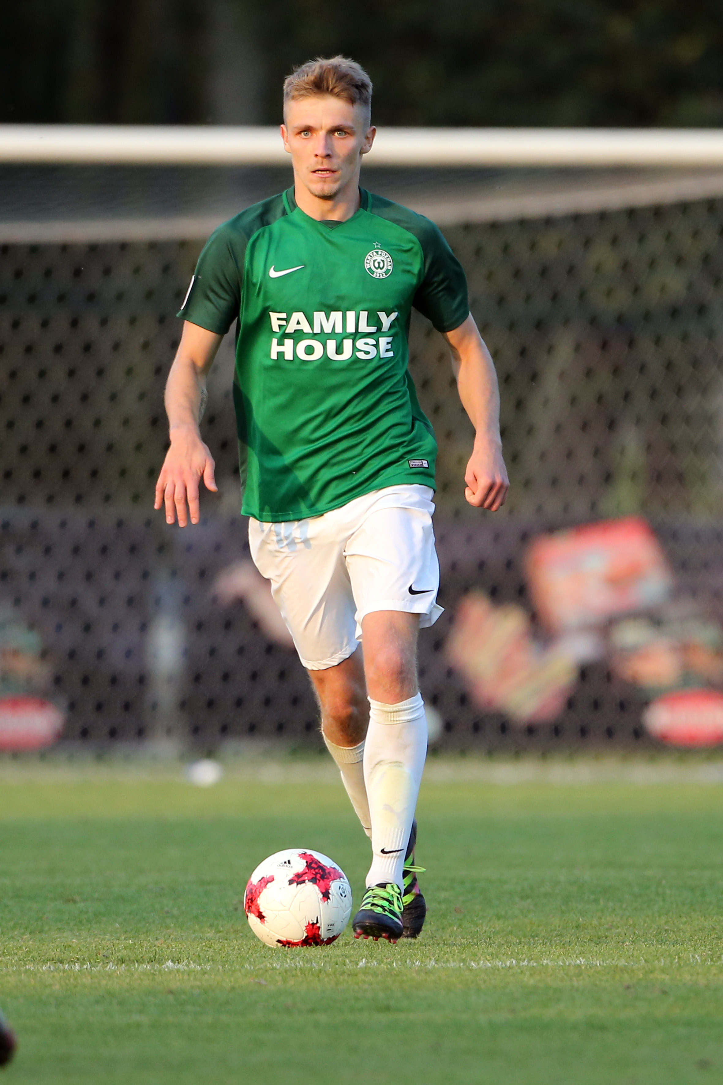 Adrian Laskowski podpisał nowy kontrakt z Wartą Poznań. Piłkarz może ...