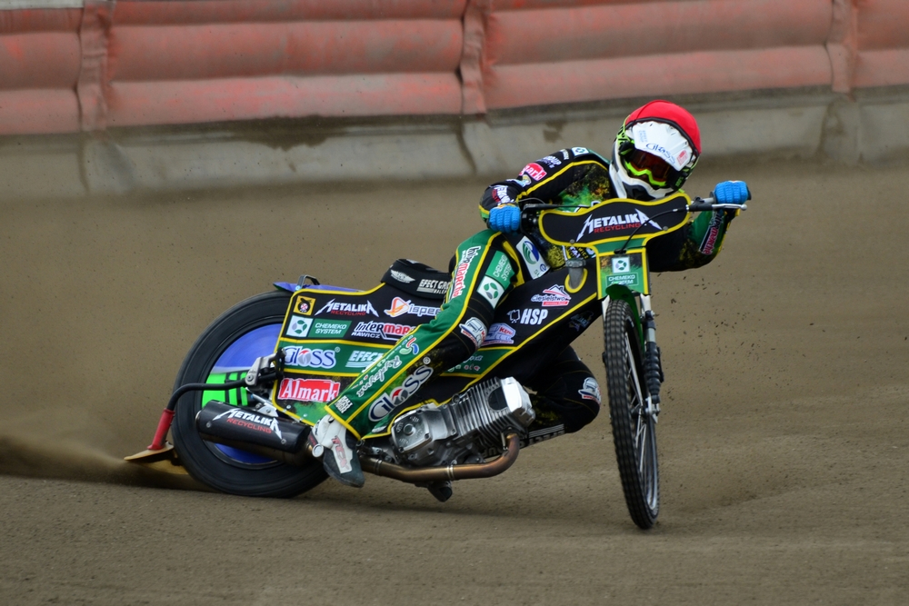Żużel. Trzy drużyny na czele, Polis najlepszy indywidualnie. Tabela i ...
