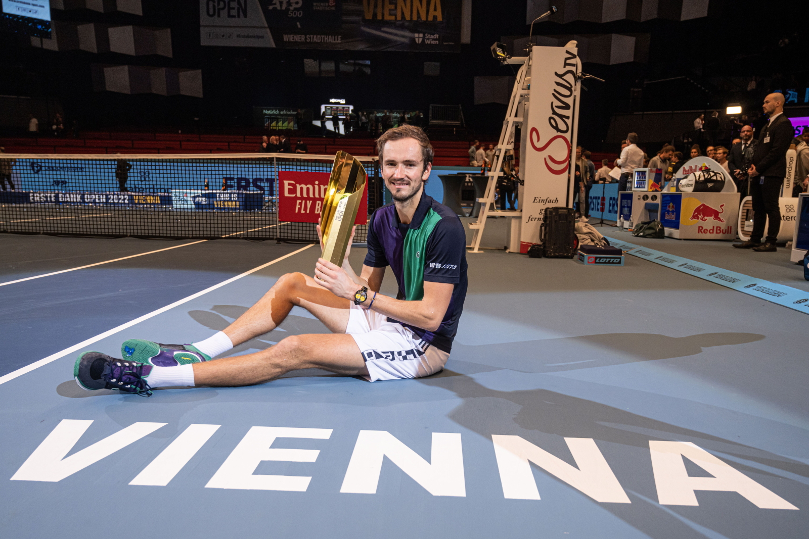 Danił Miedwiediew najlepszy w Wiedniu. Moskwianin zmniejszył stratę do ...